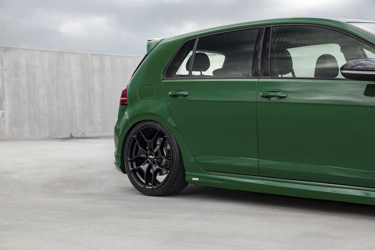 2019 Volkswagen Golf R - Rotiform HUR - Black | Wheel Pros